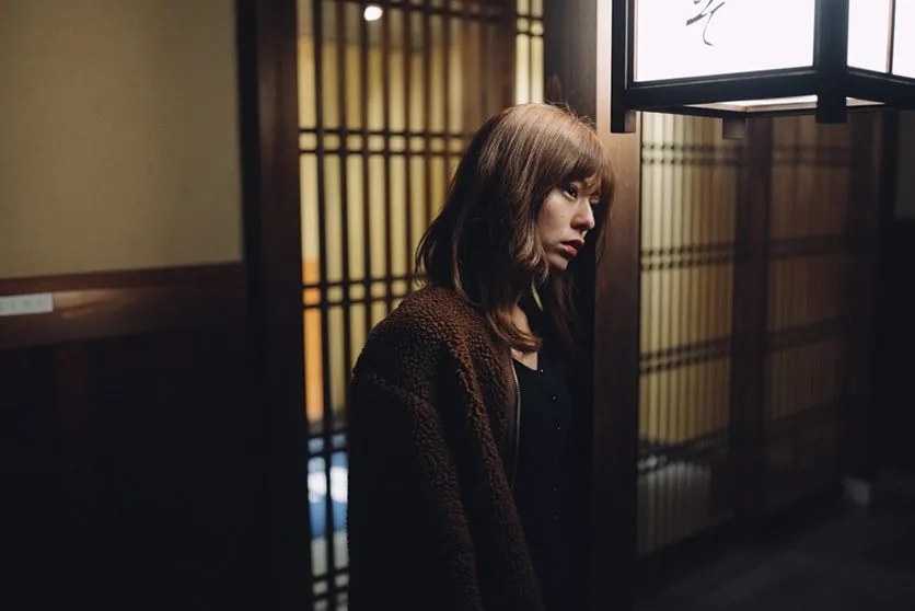 写真家 澤村 洋兵氏がタムロン SP 35mm F1.4 (Model F045)でポートレート。開放で京都の夜の街を攻める。 | TAMRON | タムロン